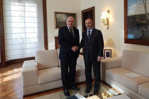 La Moncloa. 18/12/2014. El ministro del Interior traslada al embajador ...